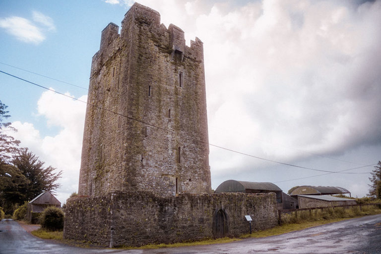 Clara Castle – Tony O'Neill