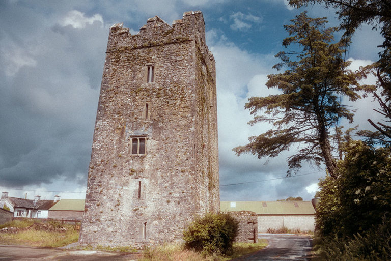 Clara Castle – Tony O'Neill